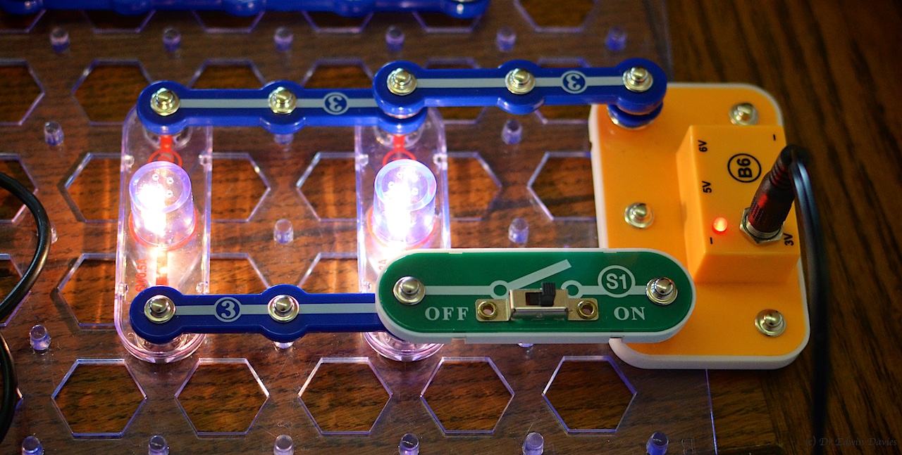 Measuring voltage in series and parallel circuits for iGCSE physics ...